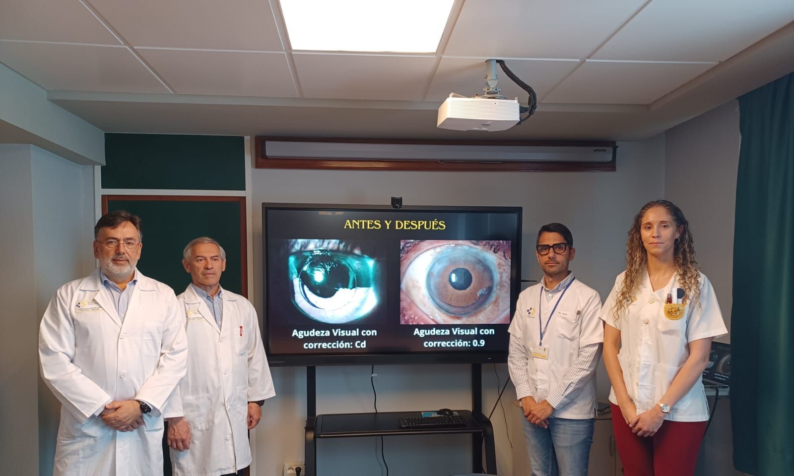 El Hospital Insular realiza un implante de iris artificial