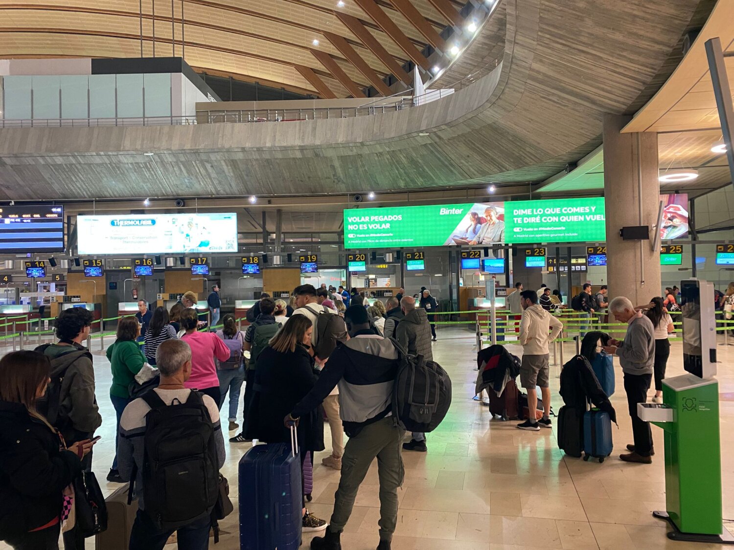 La niebla provoca desvíos en el Aeropuerto de Los Rodeos